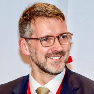 Wearables in cardiology: from activity monitoring to research support ...