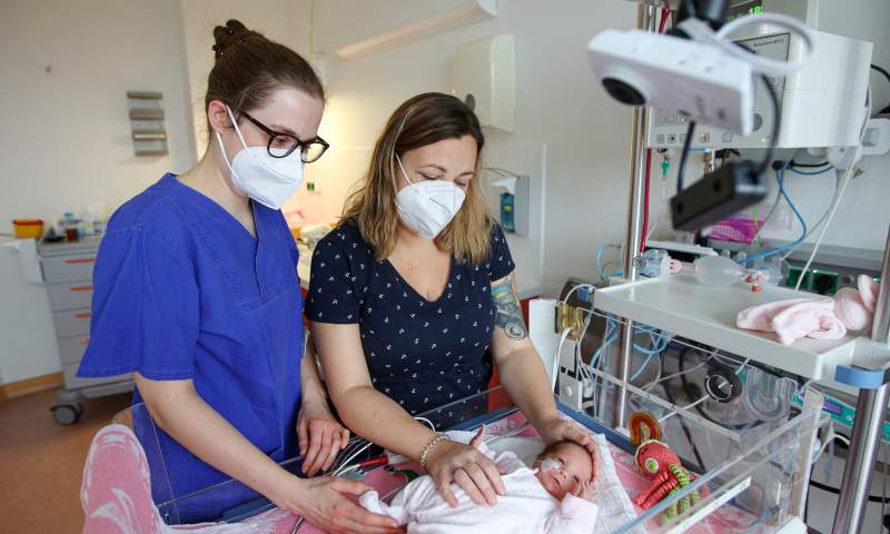 The Isolette 8000 • healthcare-in-europe.com