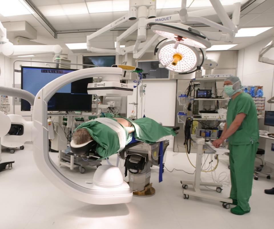 Perfection in the networked OR: robot, neuro-navigation and VR headsets ...